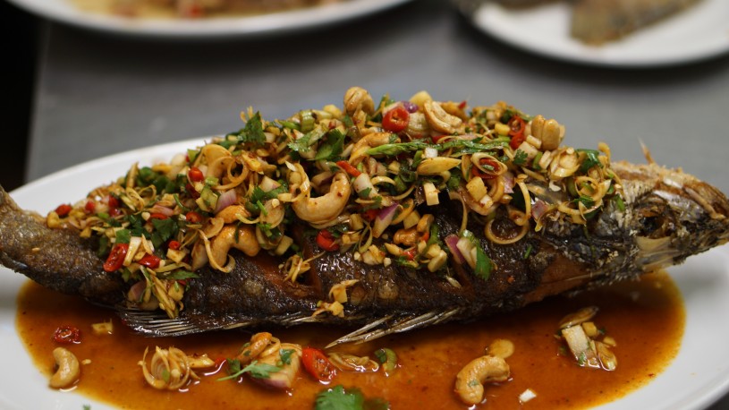 stir-fried lizard with basil | blackpoolder.com